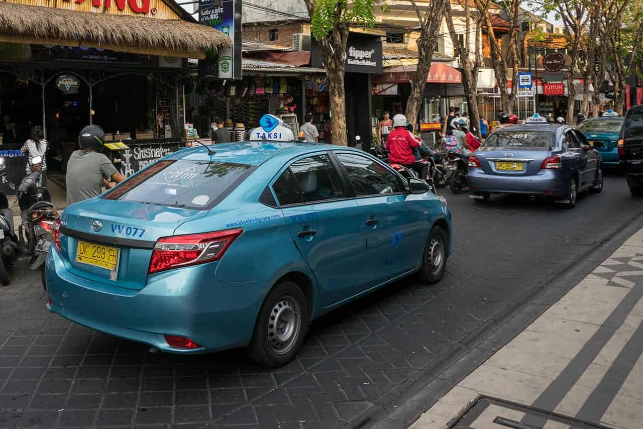 Bali Transport: Taxi Apps vs. Traditional Cabs